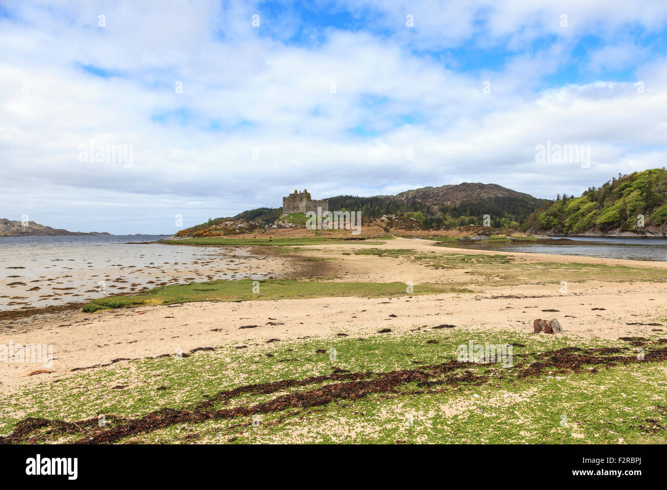 Tidal causeway castle tioram hi-res stock photography and images - Alamy