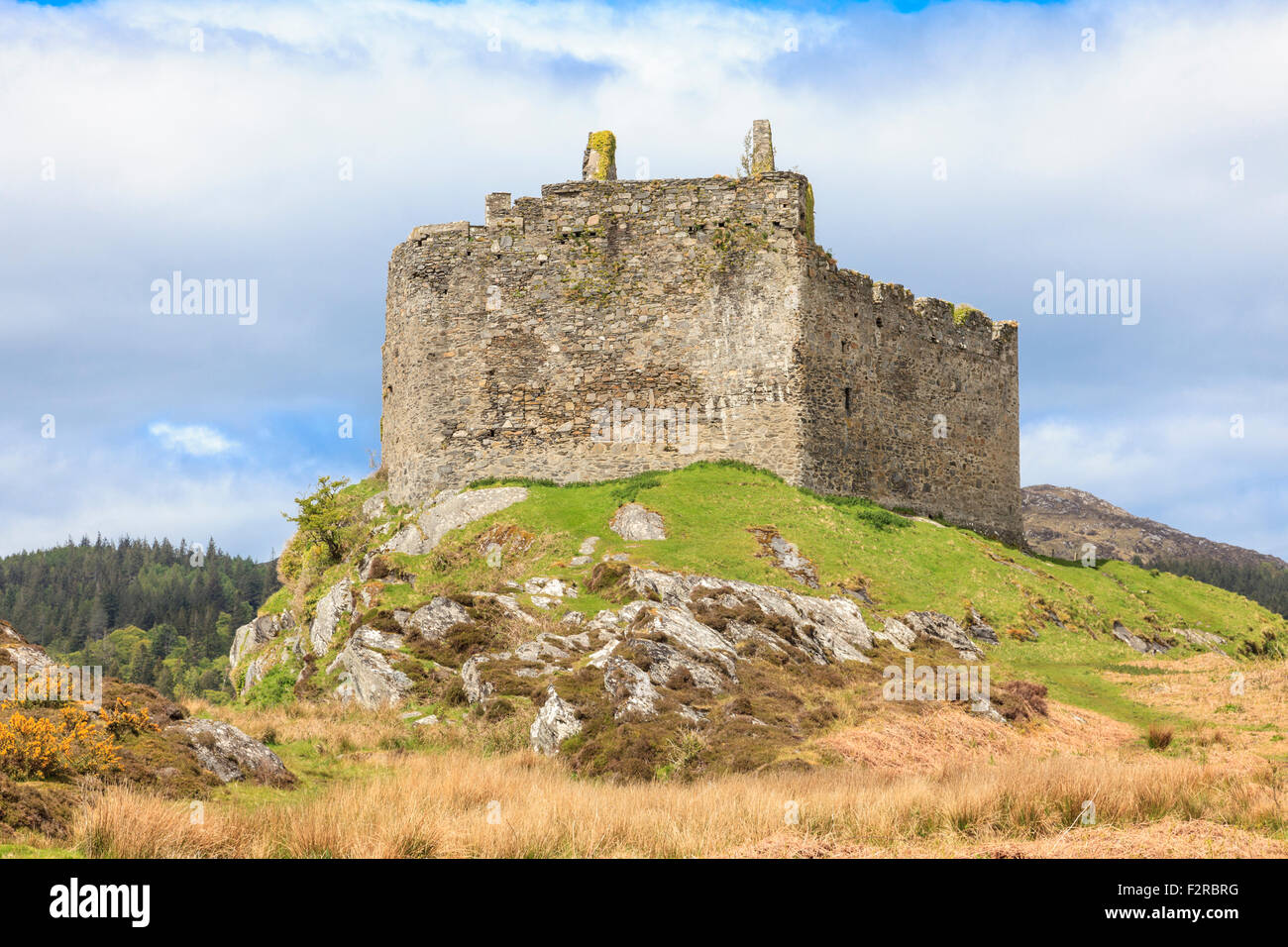 Castle tioram hi-res stock photography and images - Alamy
