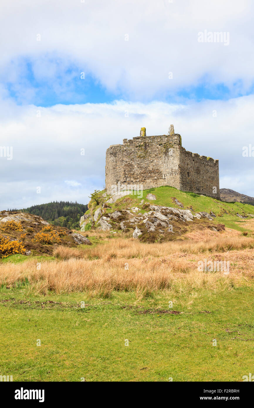 Castle tioram hi-res stock photography and images - Alamy
