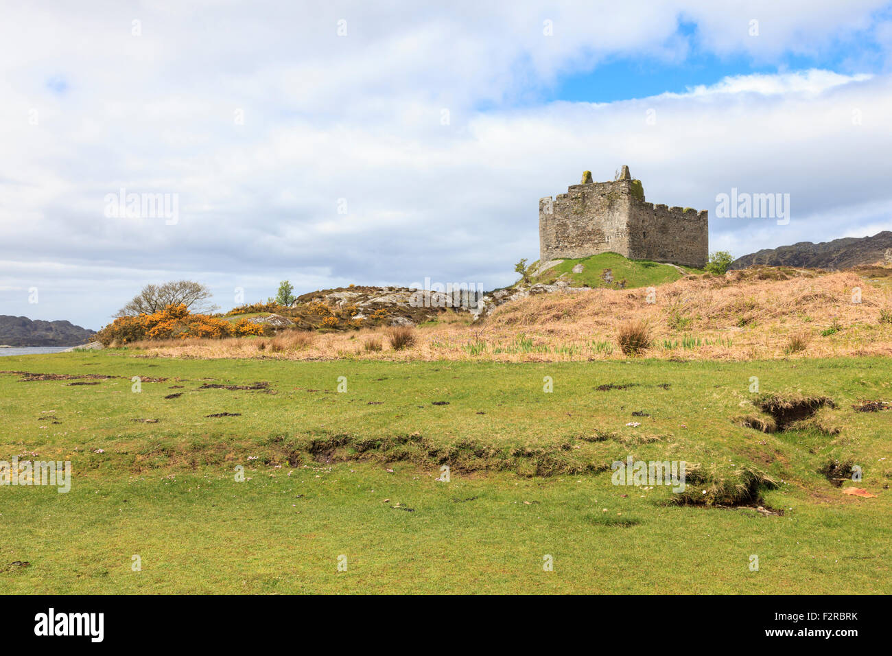 Tioram castle hi-res stock photography and images - Alamy