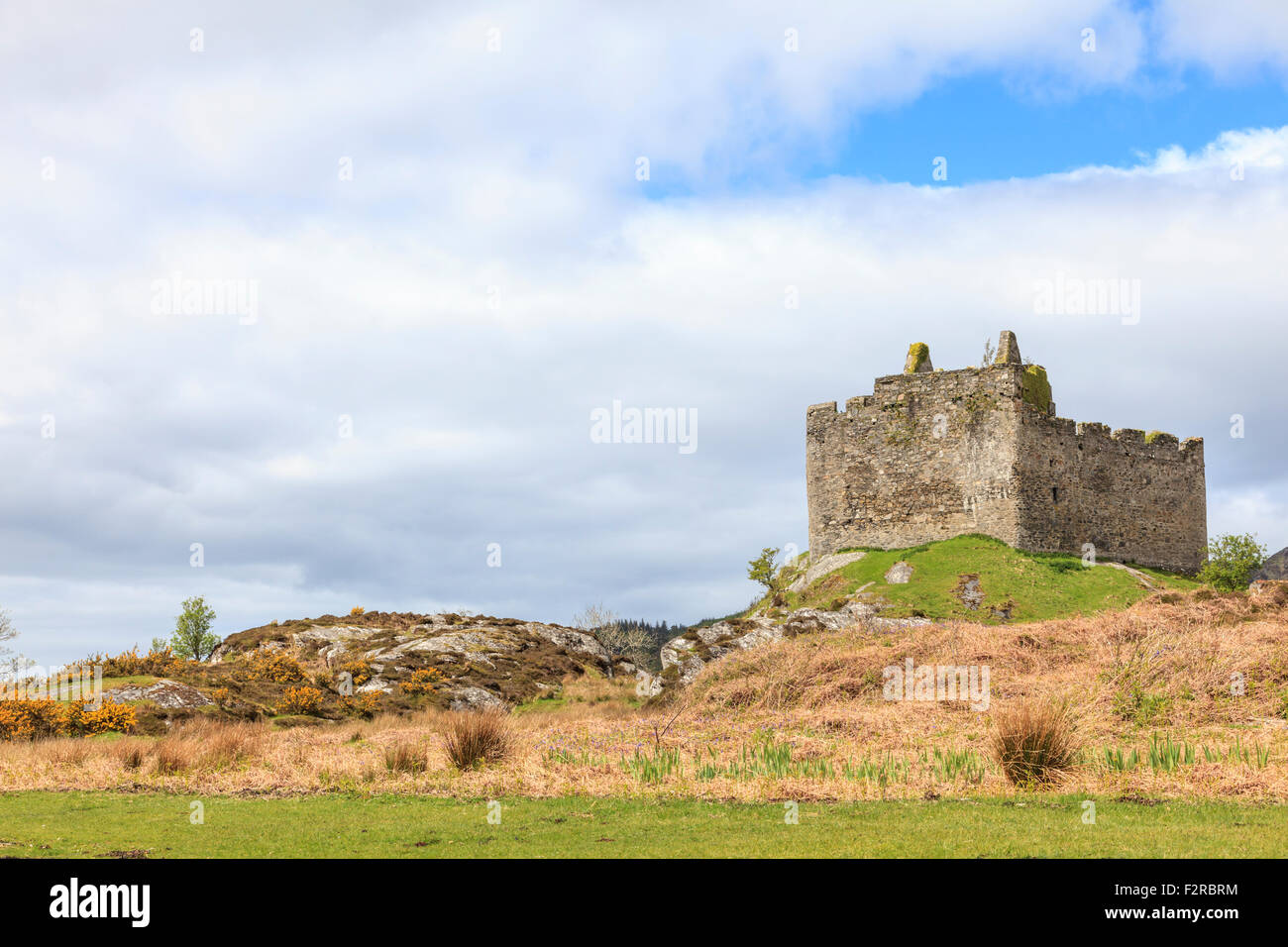 Castle tioram hi-res stock photography and images - Alamy