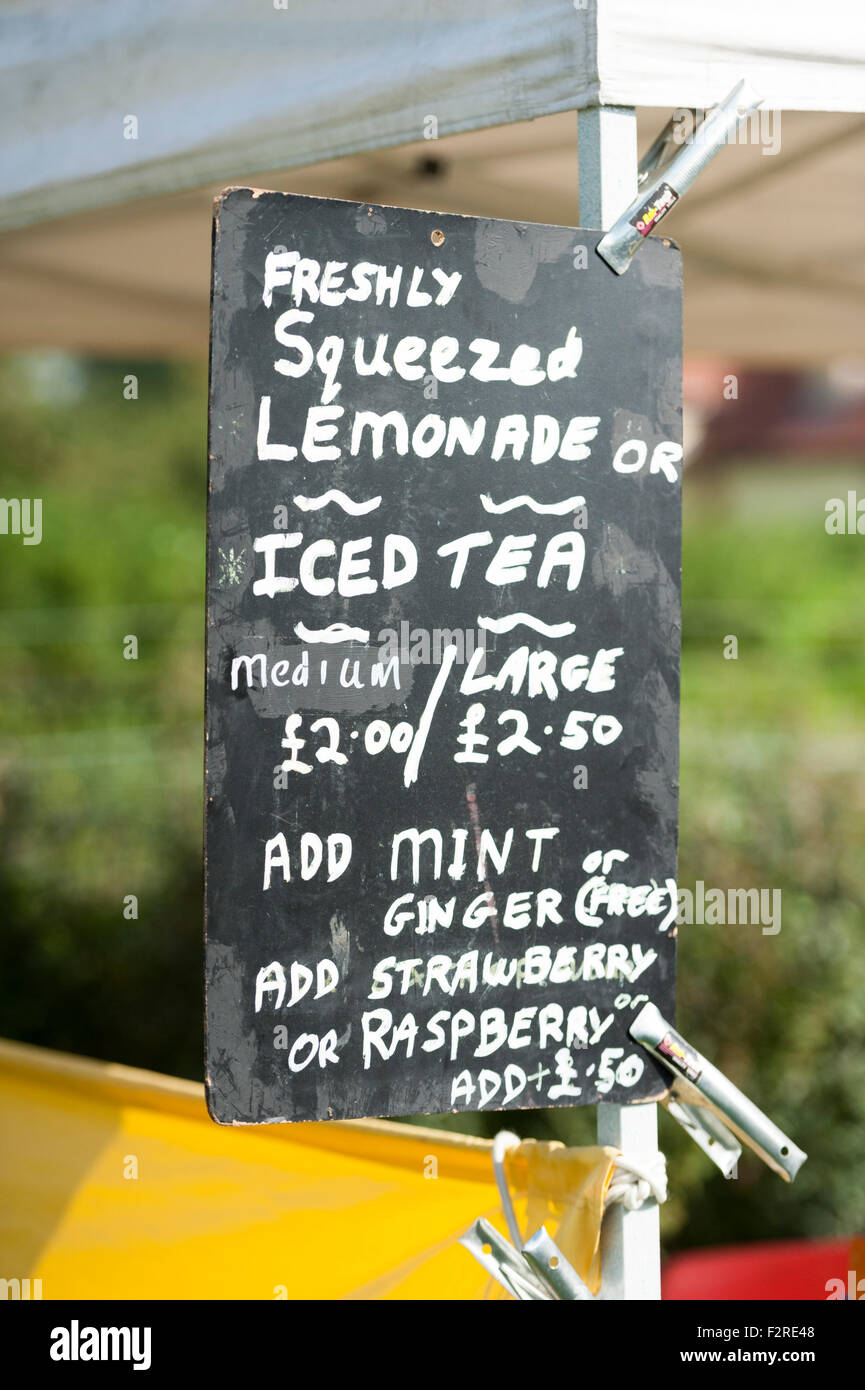 Lemonade stand sign hi-res stock photography and images - Alamy