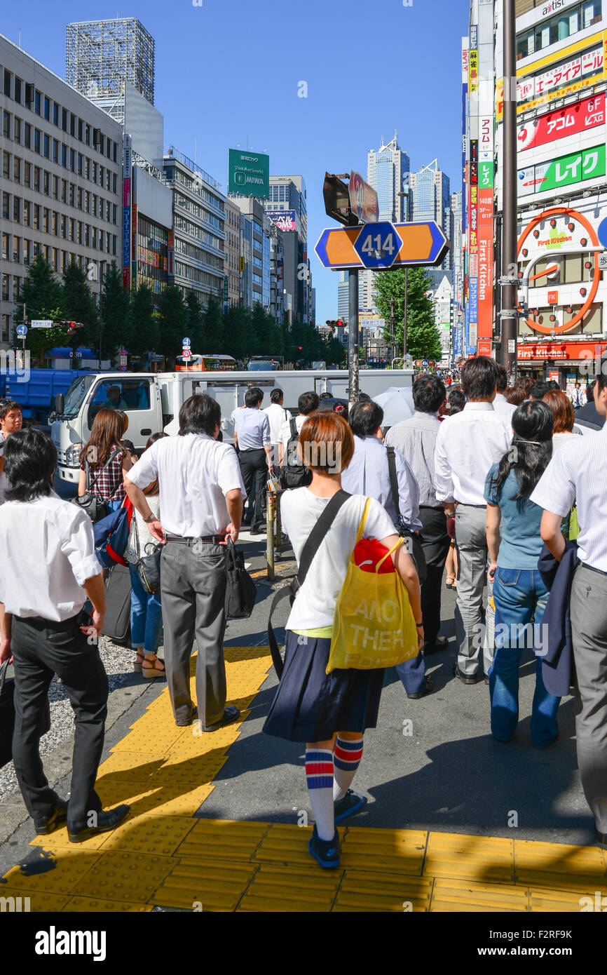 Many japanese people walking hi-res stock photography and images - Alamy
