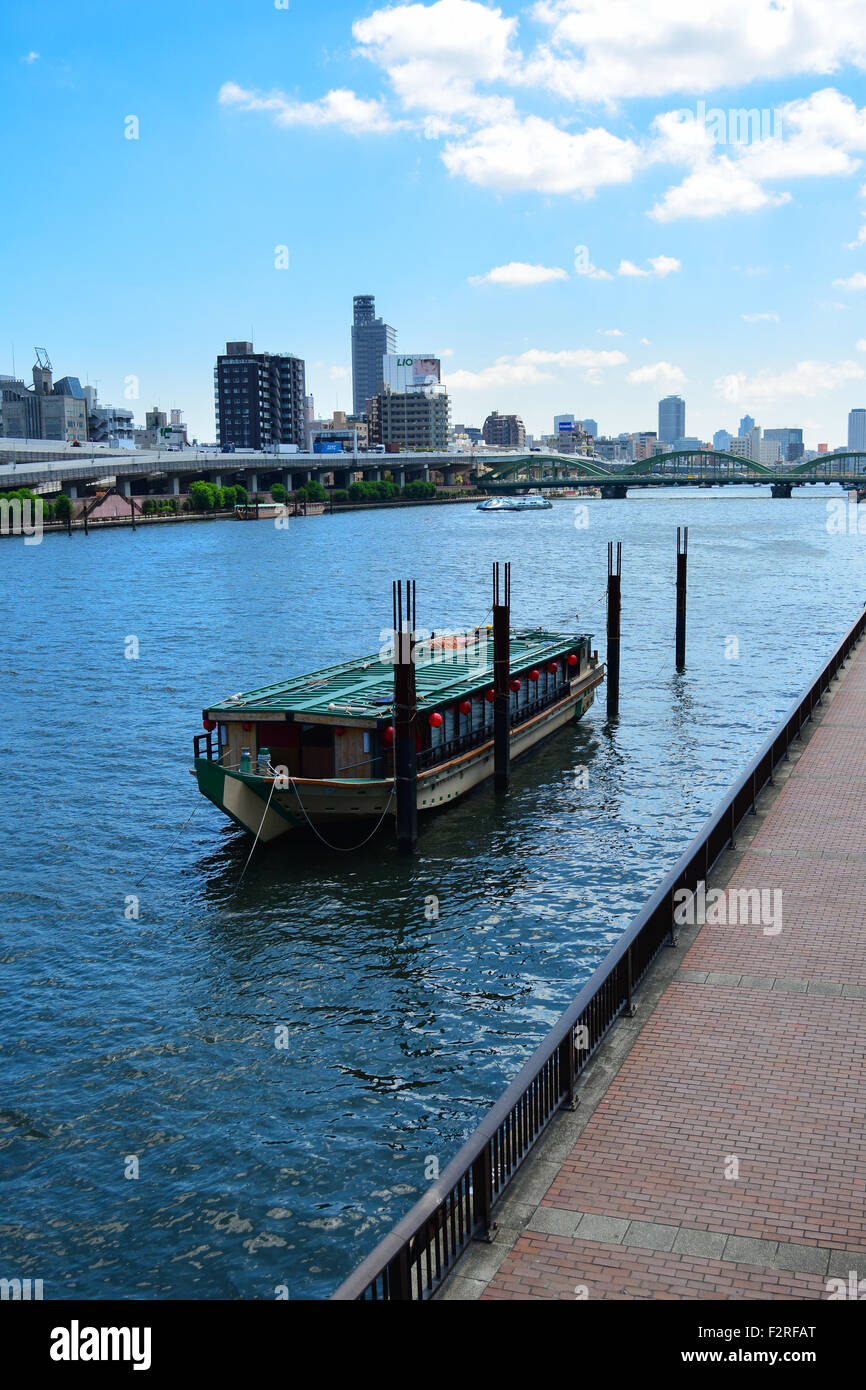 Japanese pleasure boat hi-res stock photography and images - Alamy