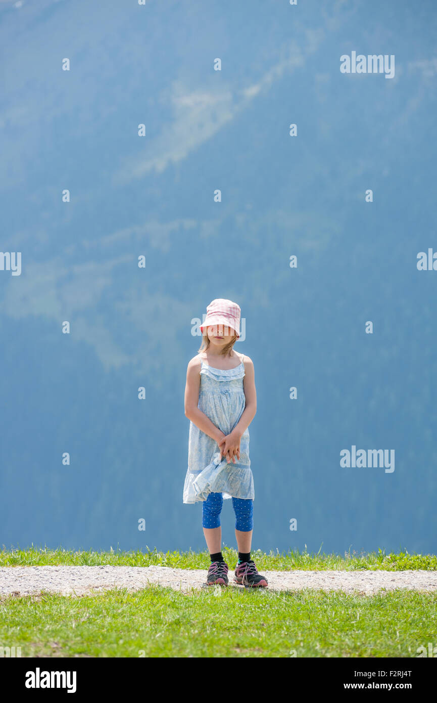 Girl looking mountain scenery hi-res stock photography and images - Alamy