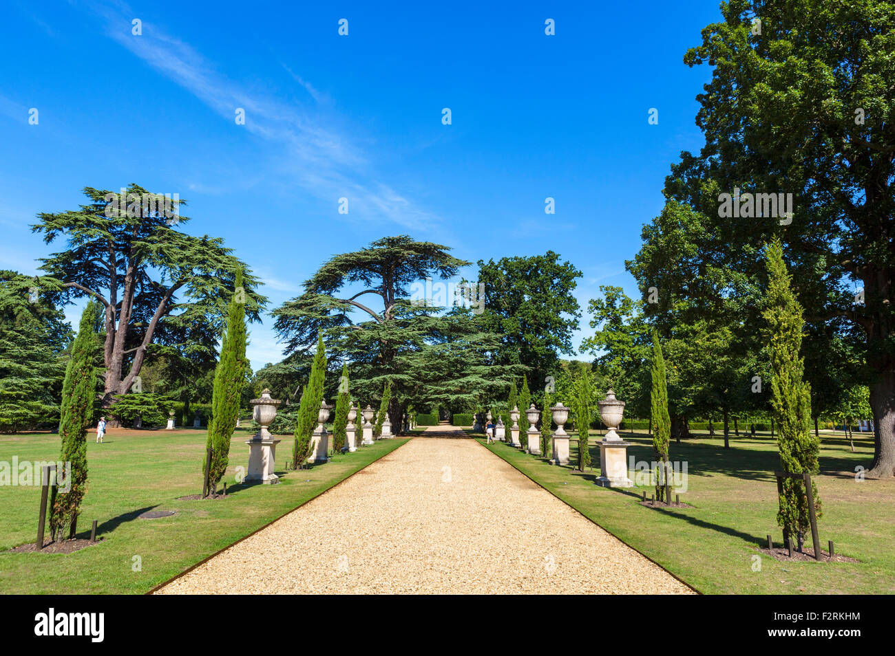 Gardens directly outside Chiswick House, an early 18thC Palladian villa ...
