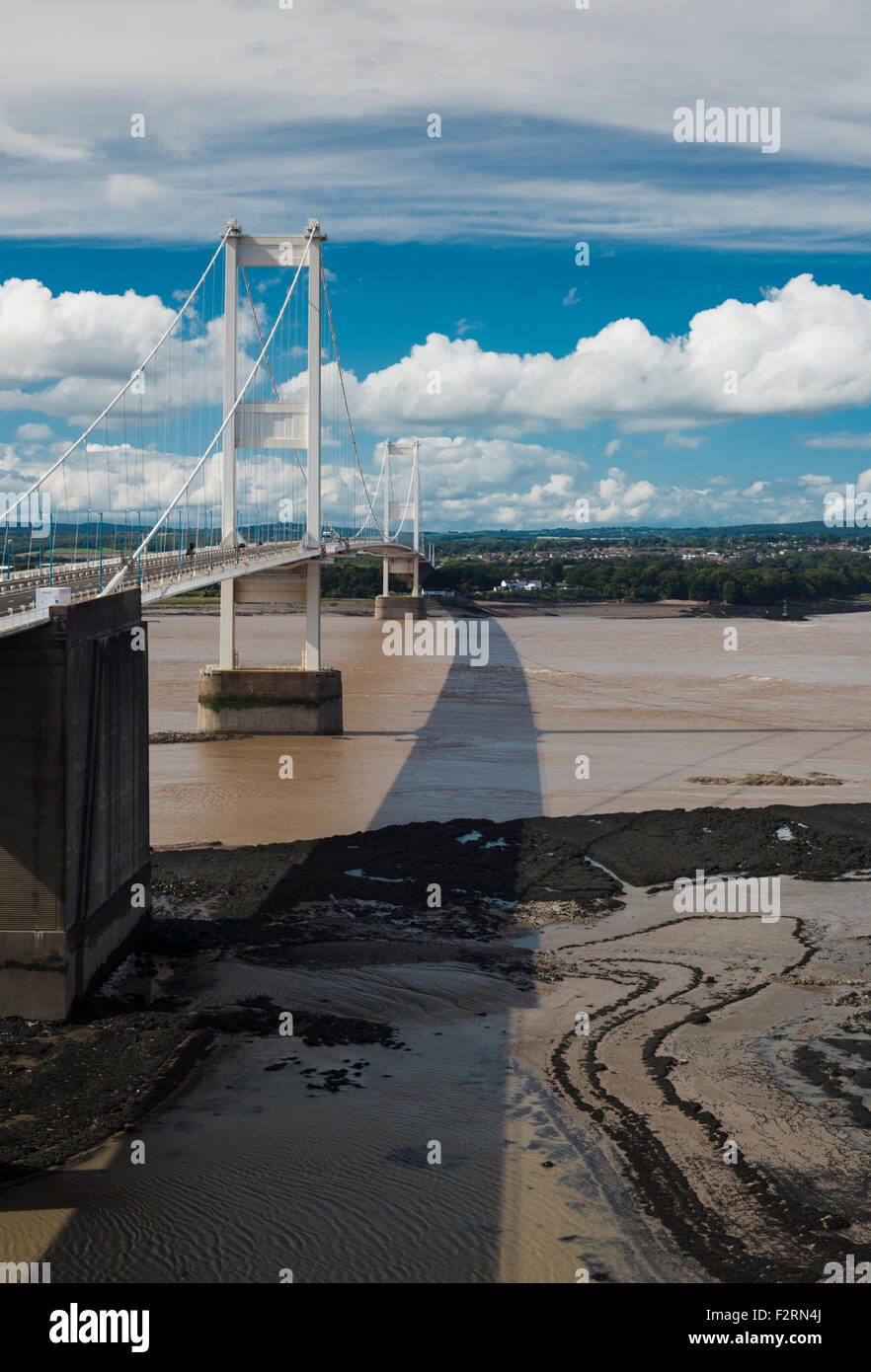 The River Severn with the Severn Bridge (Severn-Wye Bridge) between ...