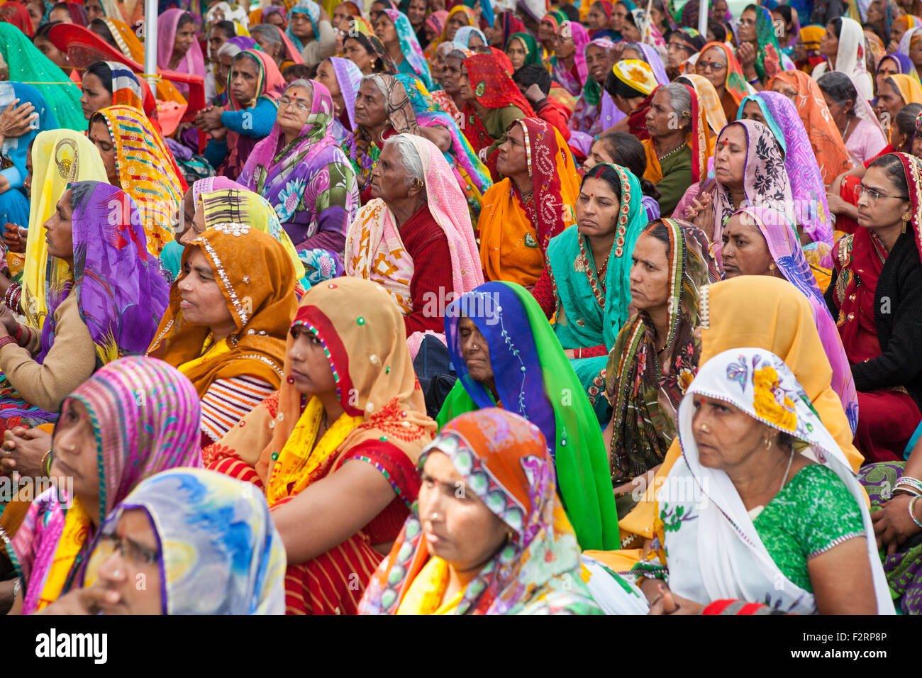Female pilgrims praying at Omkareshwar Stock Photo - Alamy