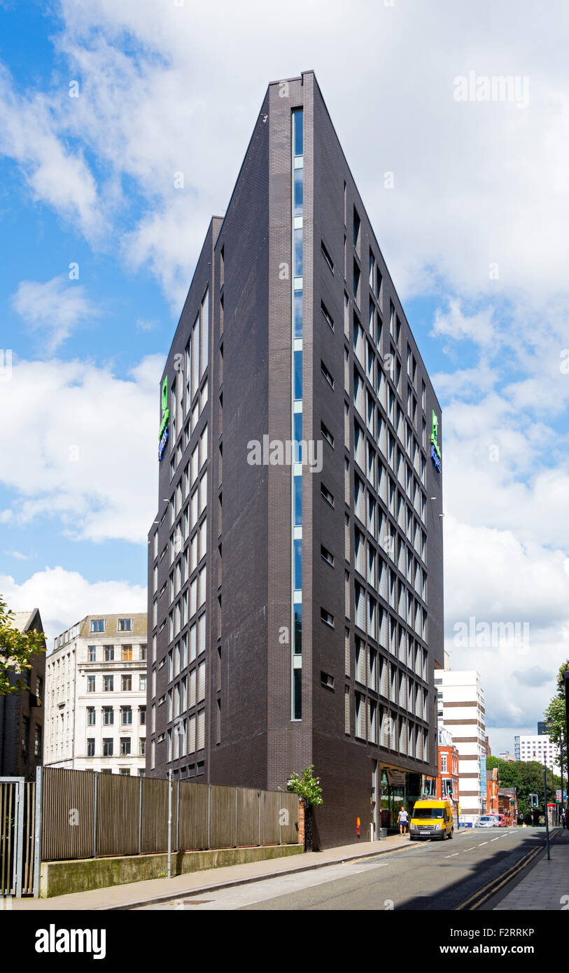 Holiday Inn Express building. Stephenson Bell Architects, 2010. Oxford ...