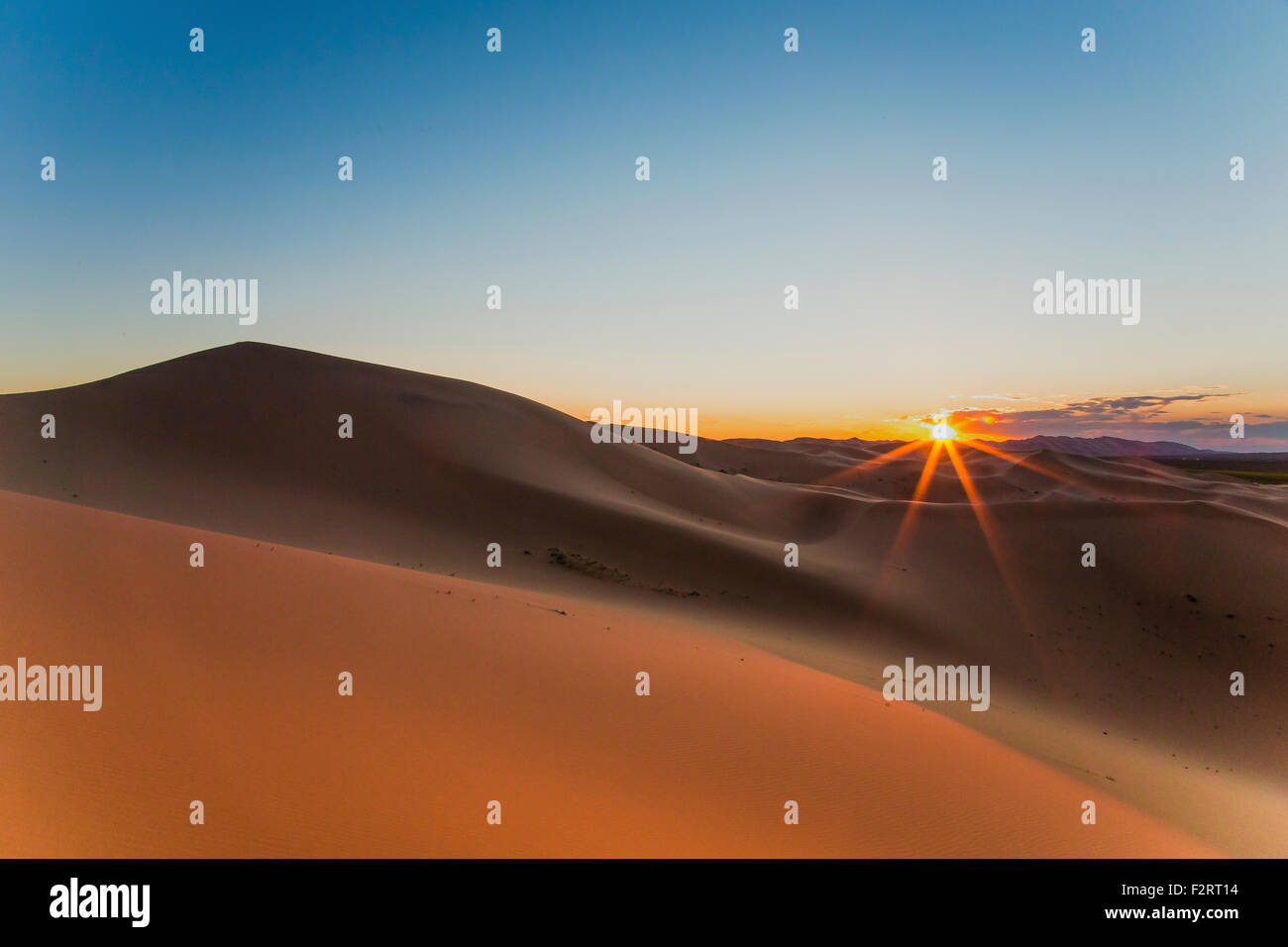 Desert sunset hi-res stock photography and images - Alamy