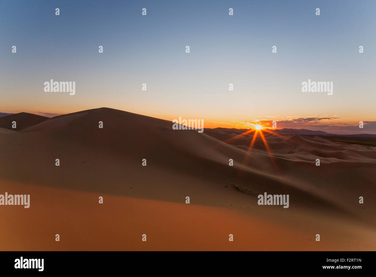 Desert sunset hi-res stock photography and images - Alamy