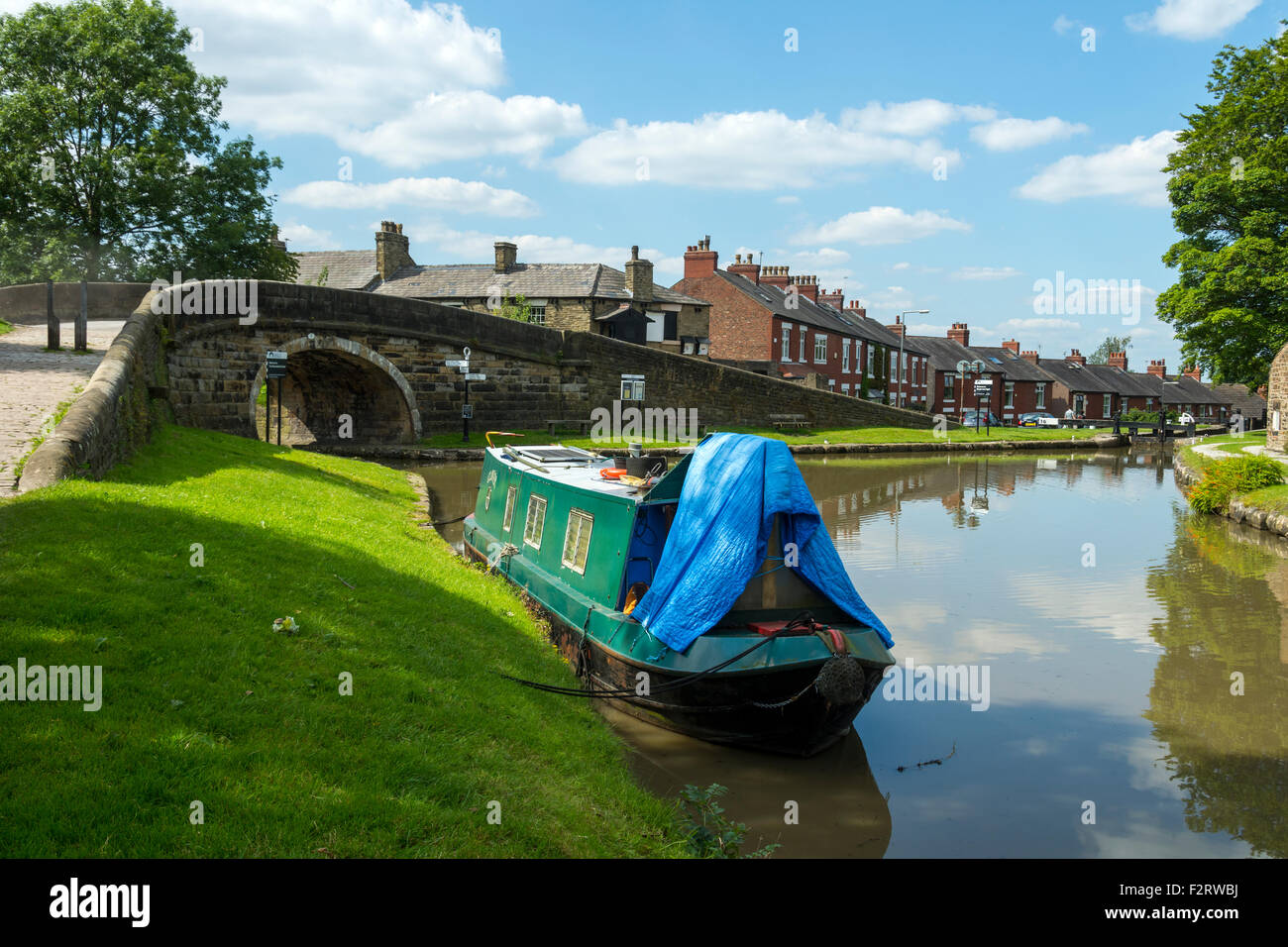 Marple Bridge Stock Photos & Marple Bridge Stock Images - Alamy