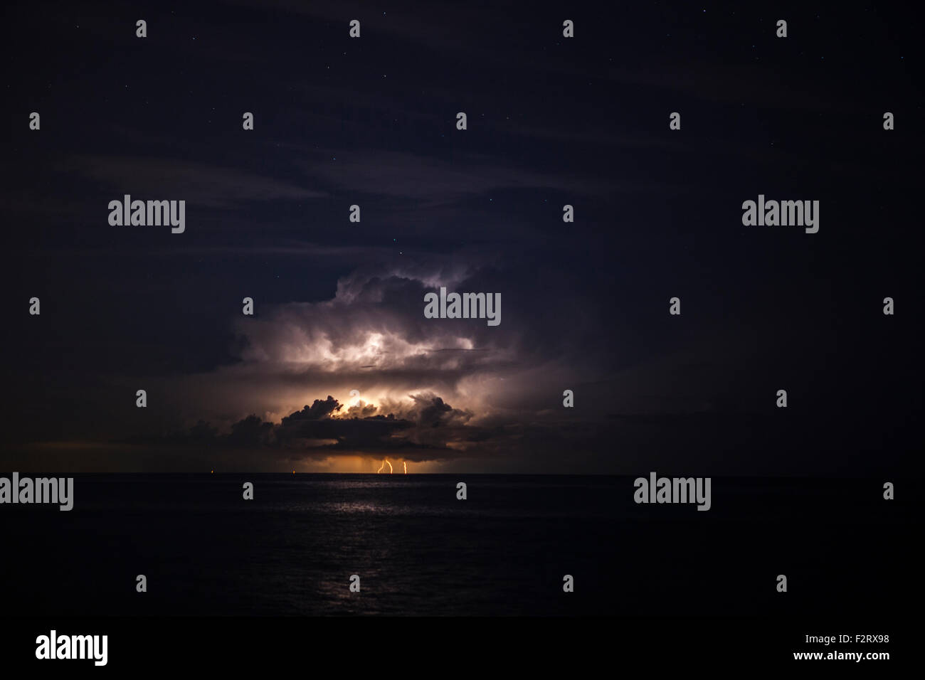 Lightning sea hi-res stock photography and images - Alamy