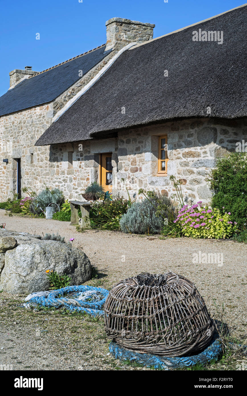 Restored fishing village of Meneham / Menez Hom along the Kerlouan ...
