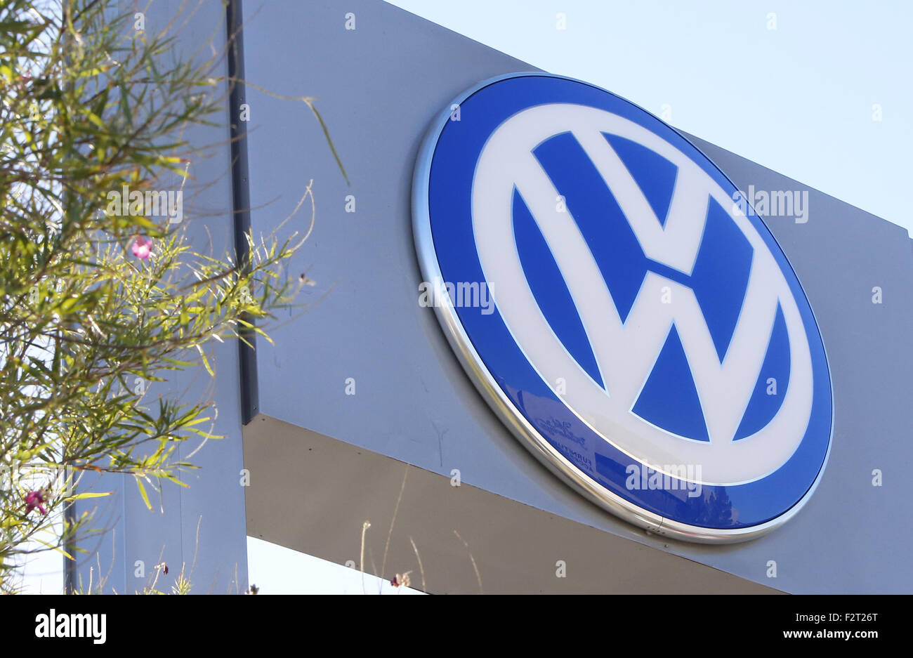 Autonation logo hi-res stock photography and images - Alamy