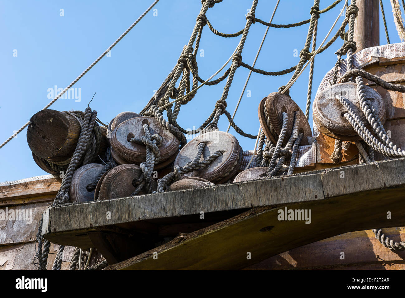Old sailing wooden blocks rigging hi-res stock photography and images ...
