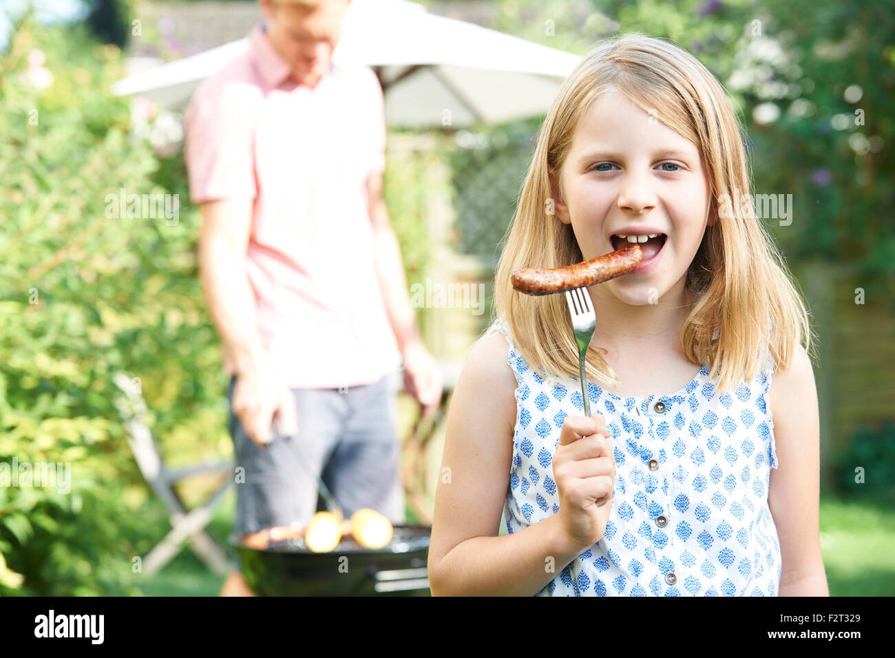 Barbecue girl hi-res stock photography and images - Alamy