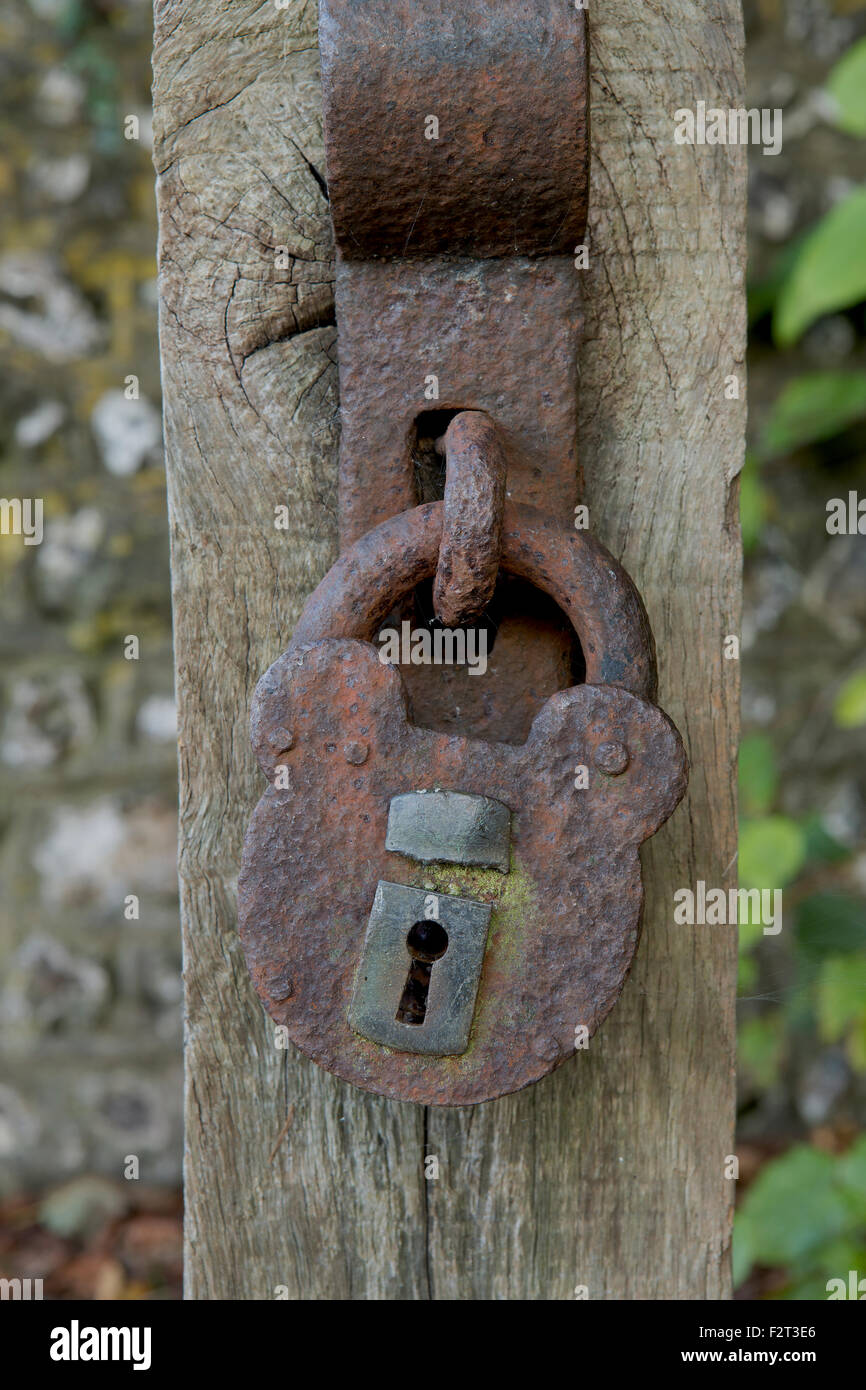 Antique padlock hi-res stock photography and images - Alamy