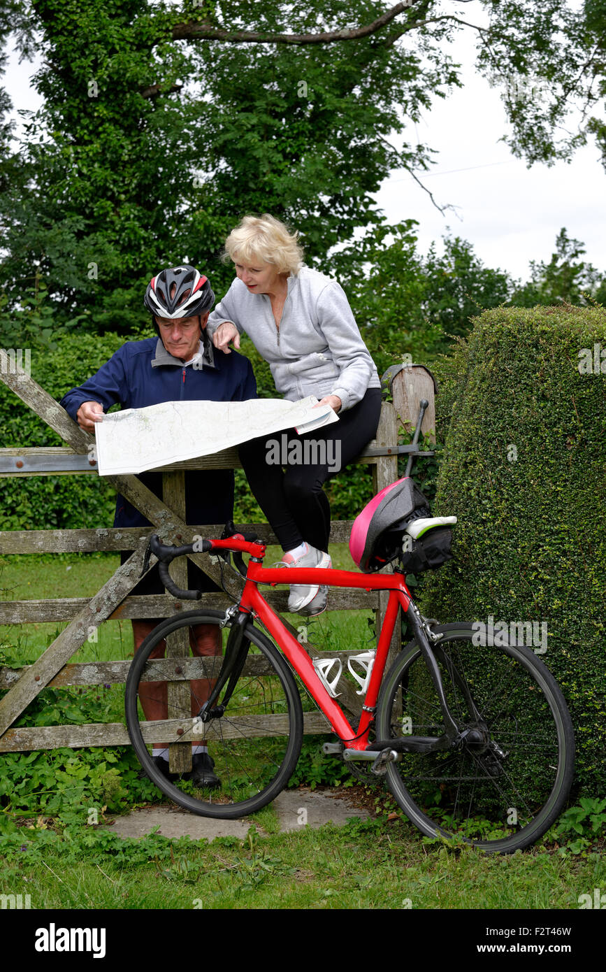 Cyclist reading map hi-res stock photography and images - Alamy