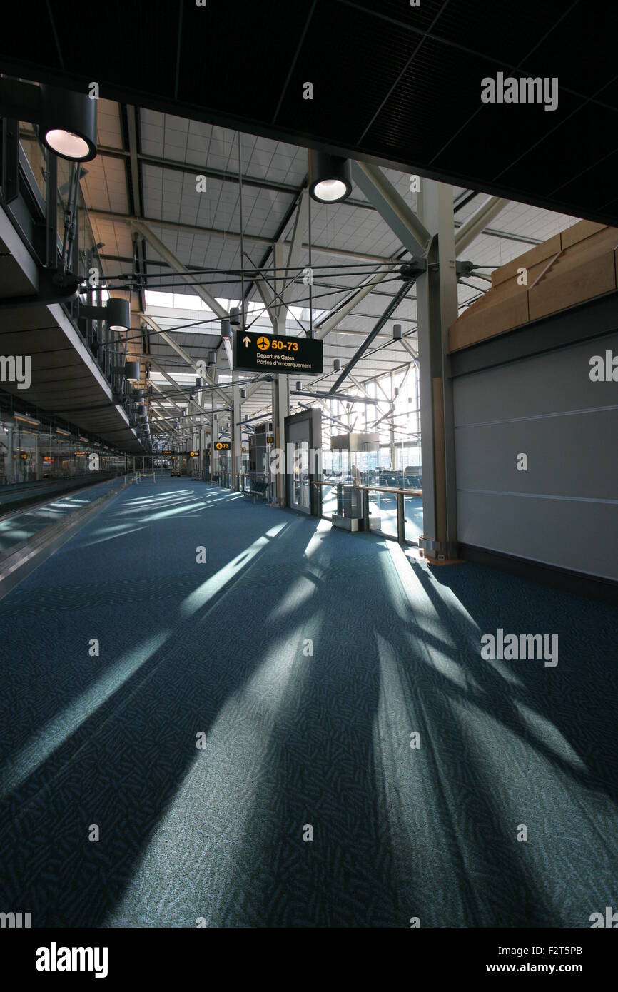 Empty terminal hi-res stock photography and images - Alamy