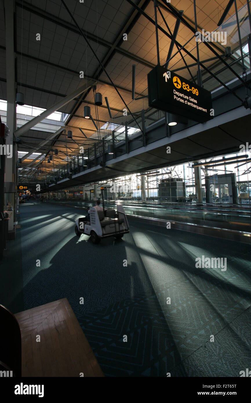 Empty terminal hi-res stock photography and images - Alamy