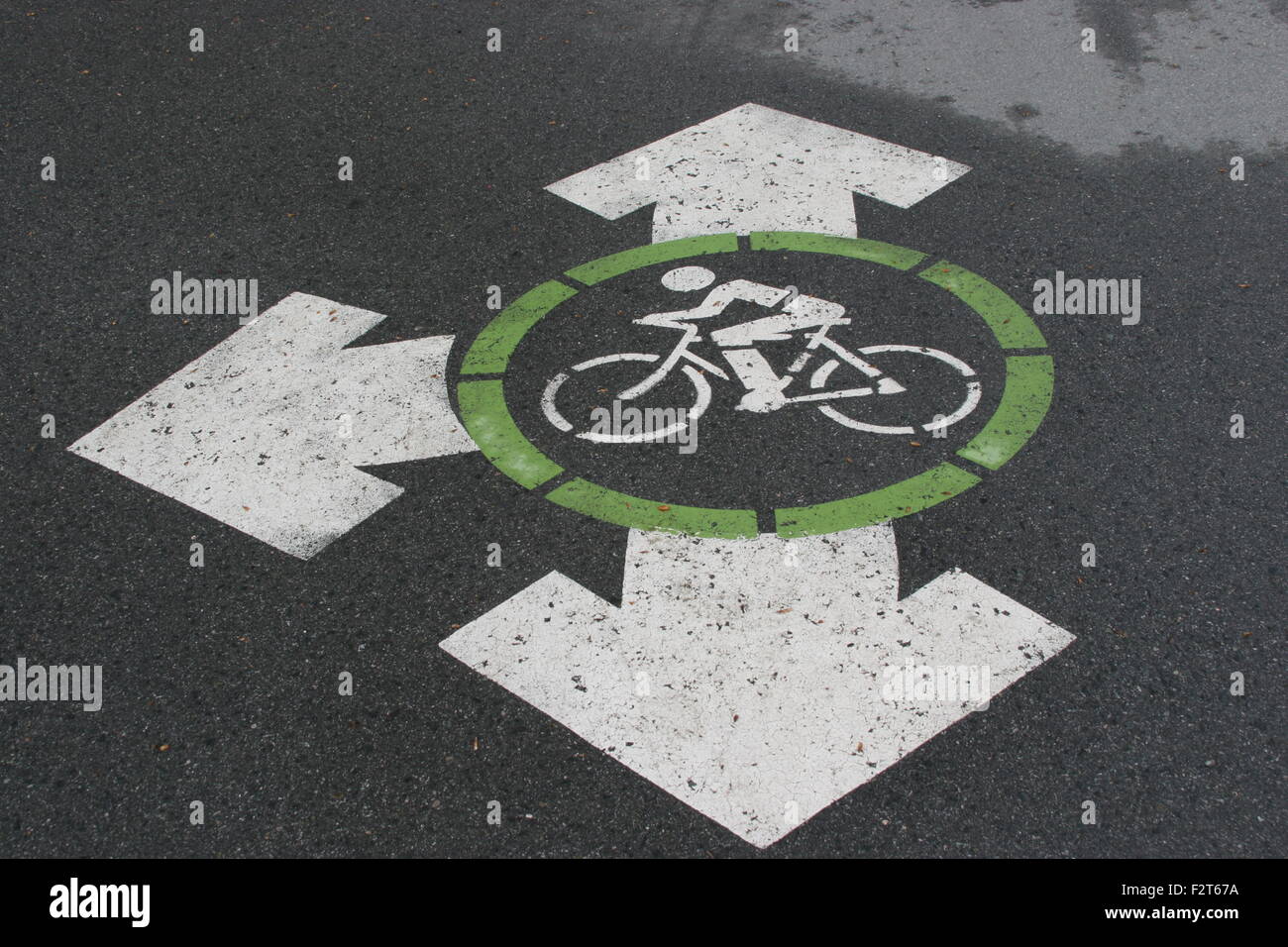 Cycle signage hi-res stock photography and images - Alamy