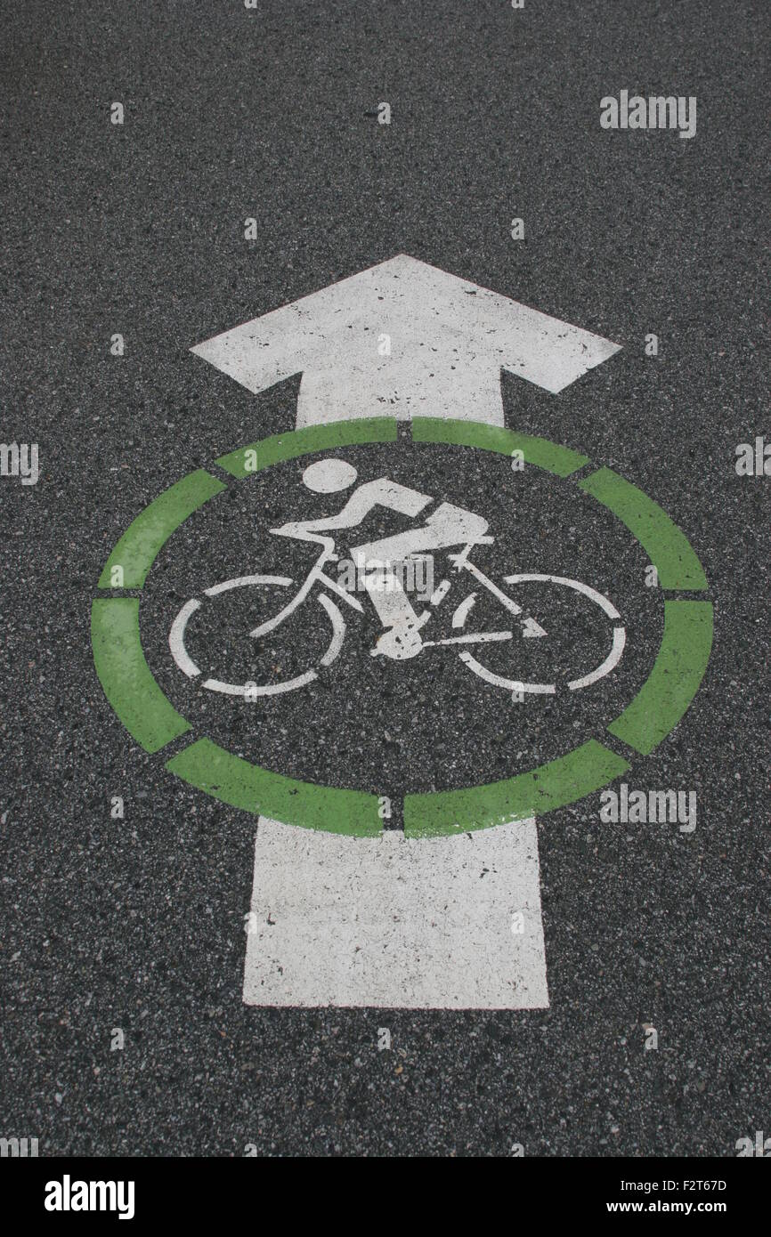 Cycle signage hi-res stock photography and images - Alamy