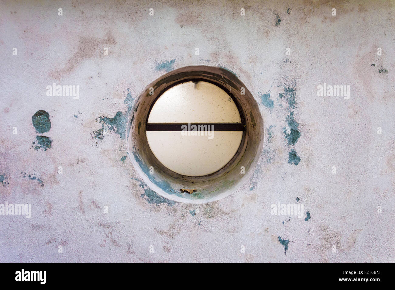 Round hole hi-res stock photography and images - Alamy