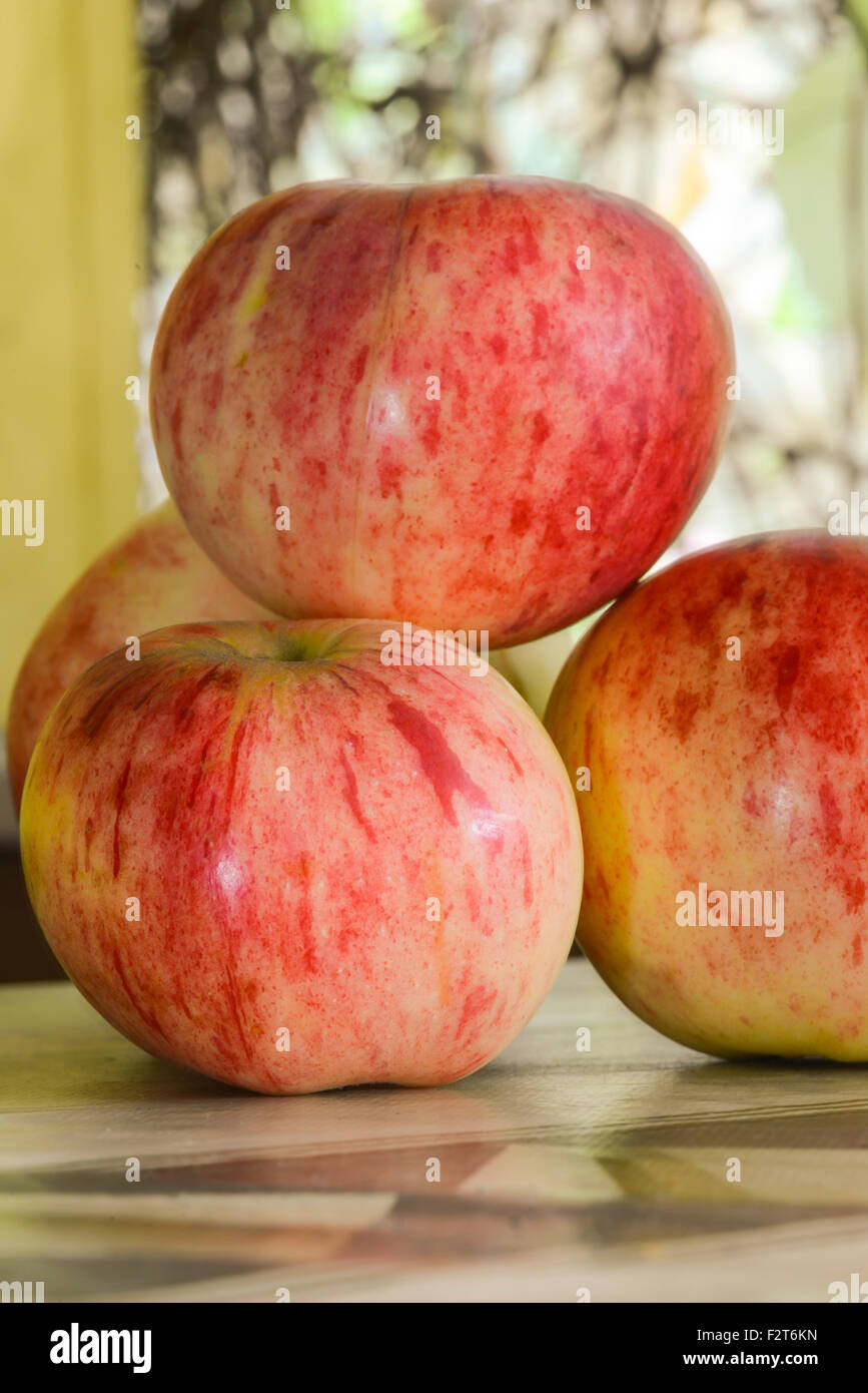 Red apple fruit ripe hi-res stock photography and images - Alamy