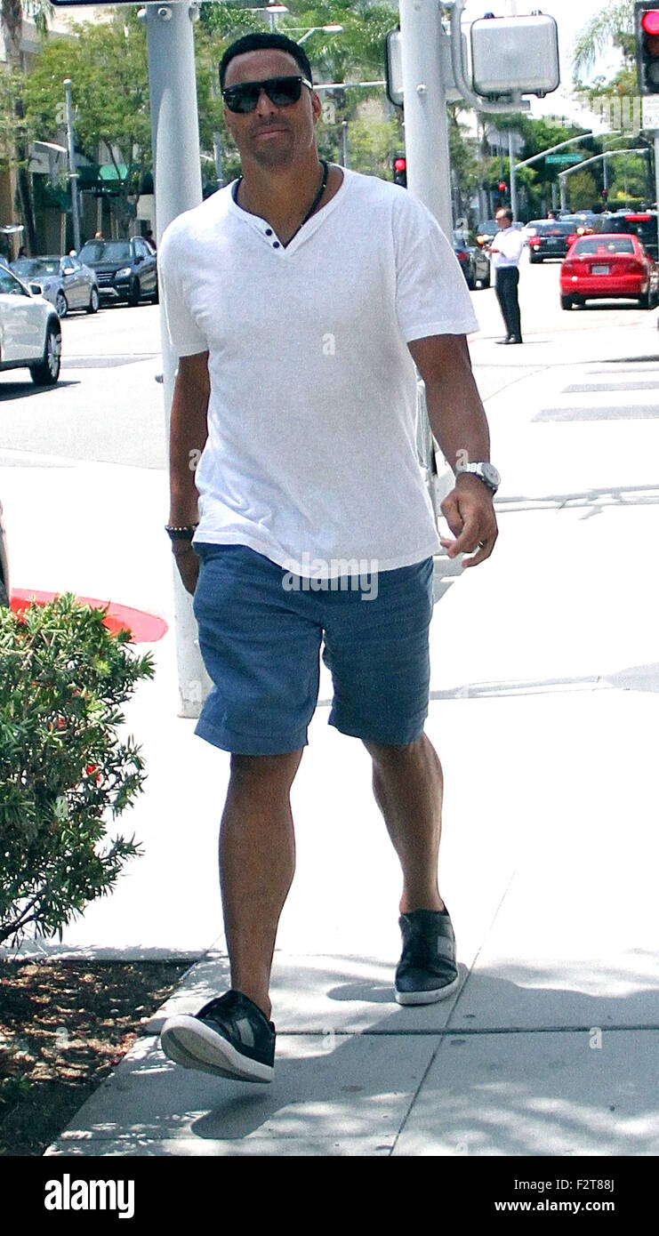 Tony Gonzalez, analyst on CBS' The NFL Today goes shopping in Beverly ...