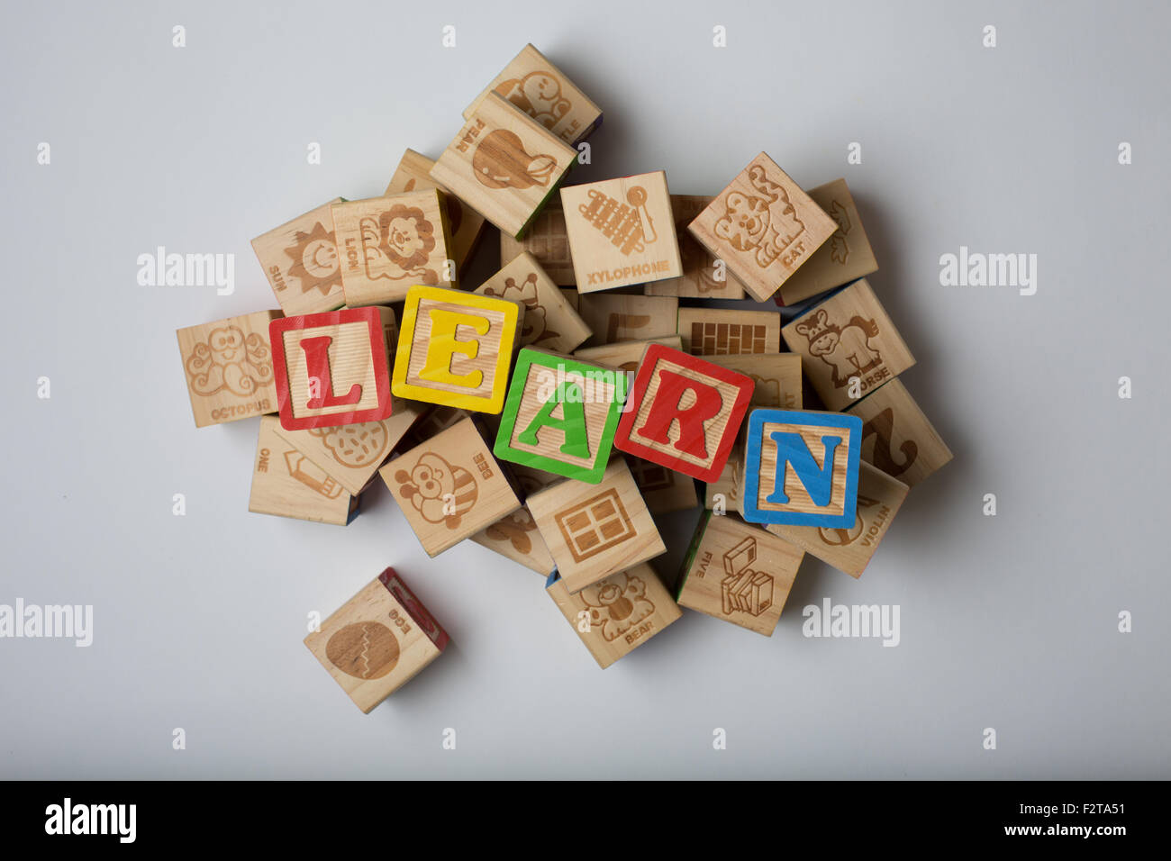 children's word blocks spelling out the word learn Stock Photo - Alamy