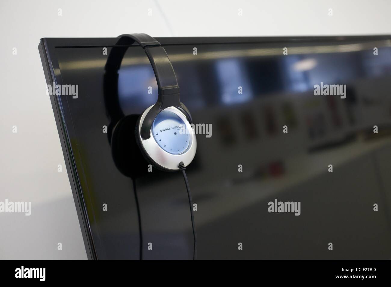 headphones on computer screen Stock Photo - Alamy