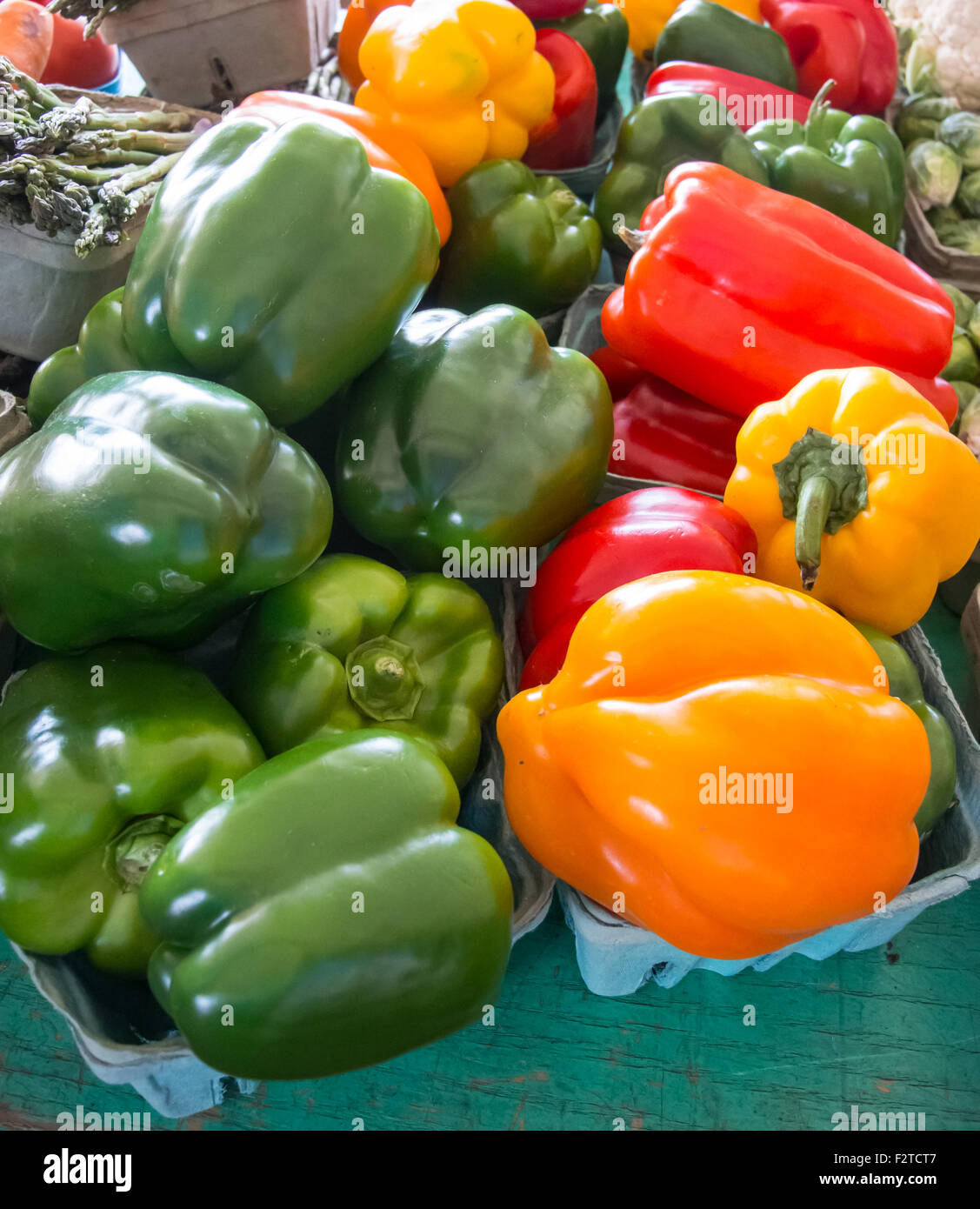 Red orange yellow green peppers hi-res stock photography and images - Alamy