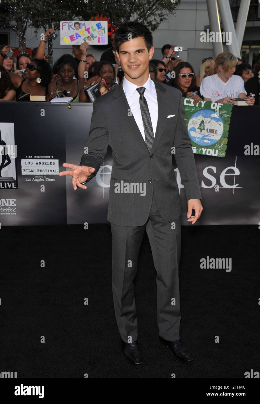 Taylor lautner twilight saga: eclipse hi-res stock photography and ...