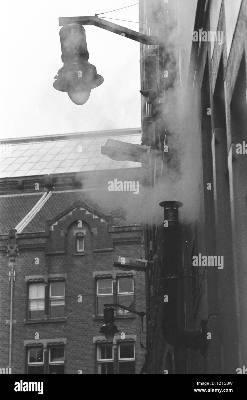 Pollution inthe narrow streets of Amsterdam Stock Photo - Alamy