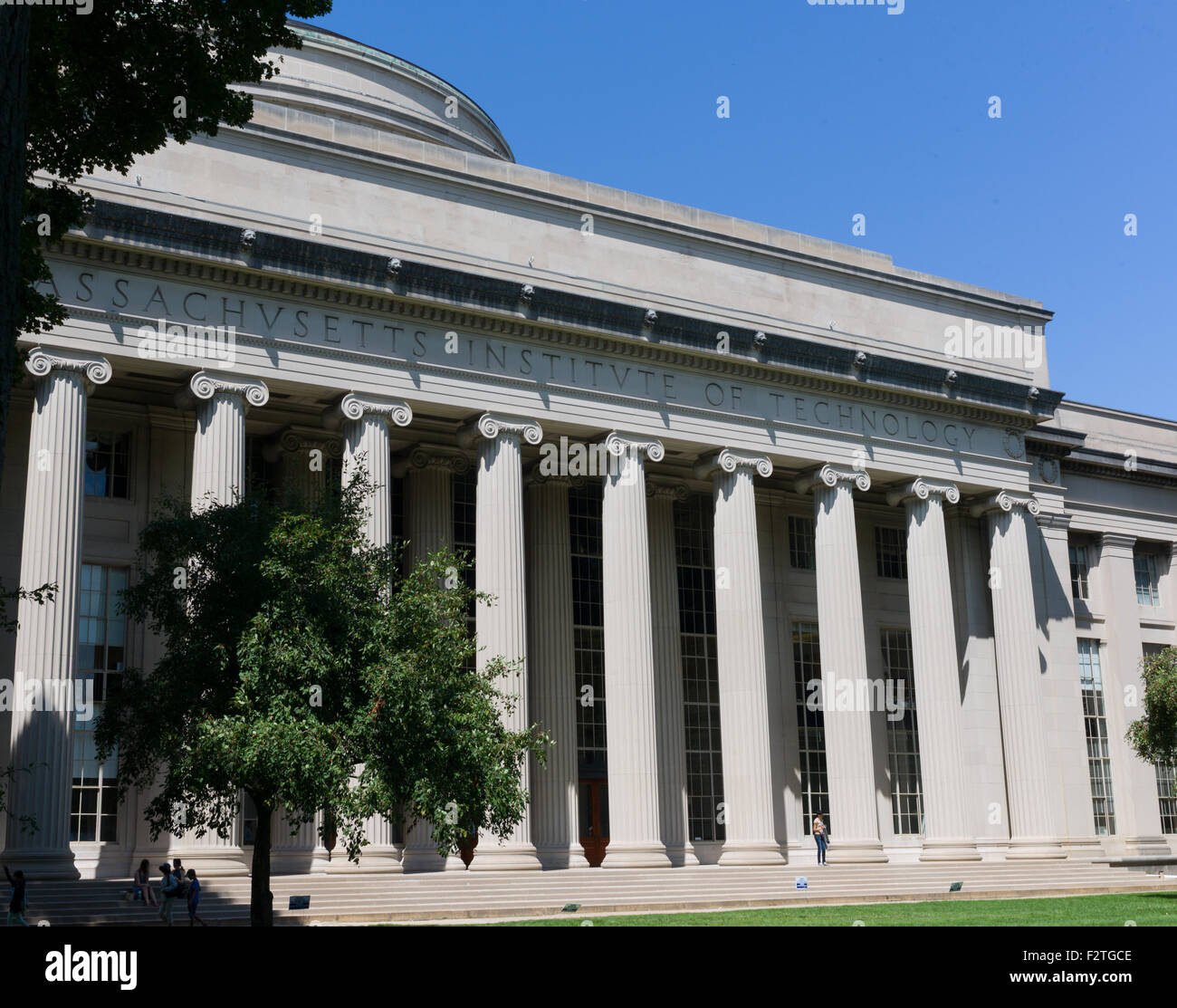 Massachusetts institute of technology mit hi-res stock photography and ...