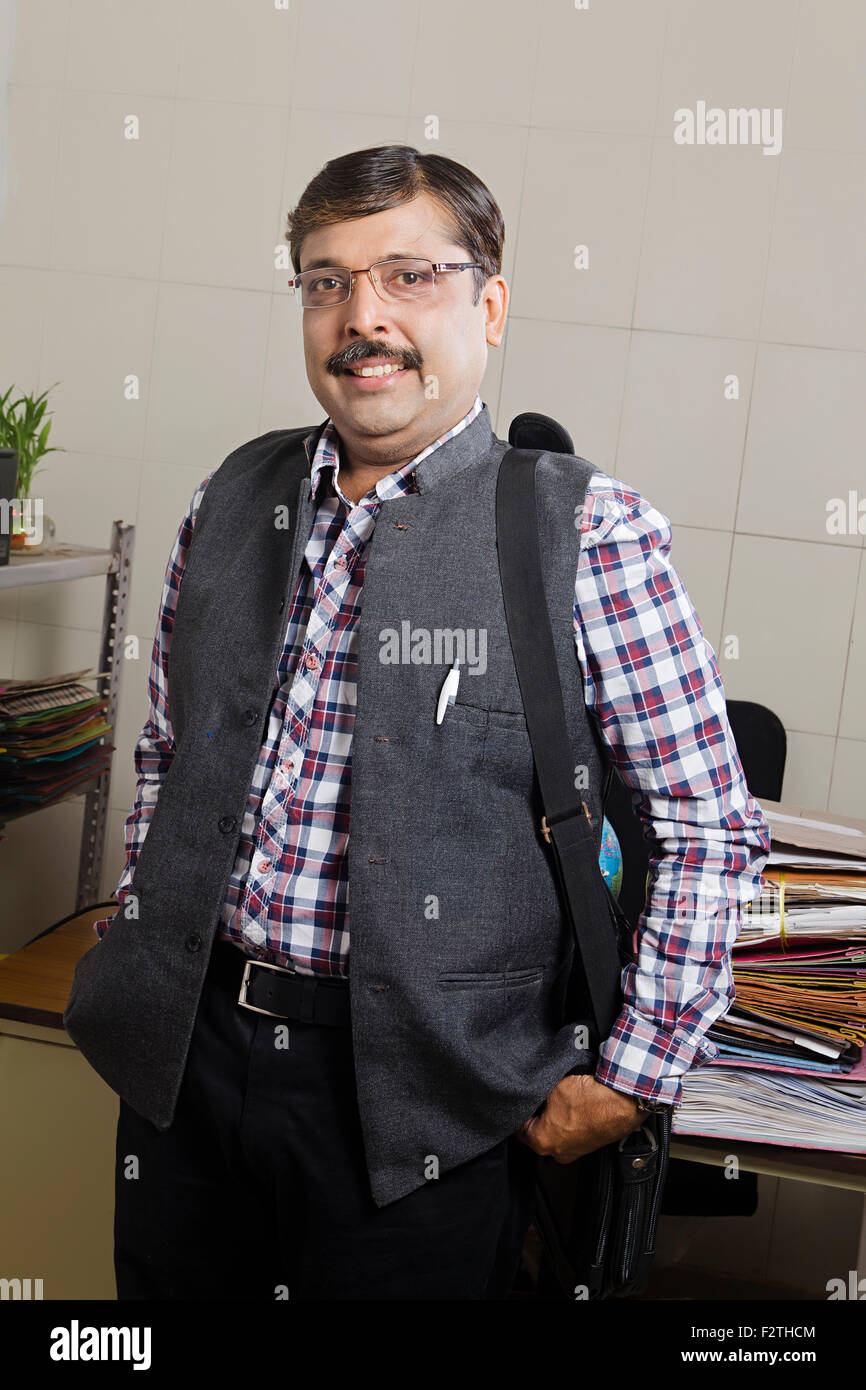 1 indian Salesperson man office standing pose Stock Photo - Alamy