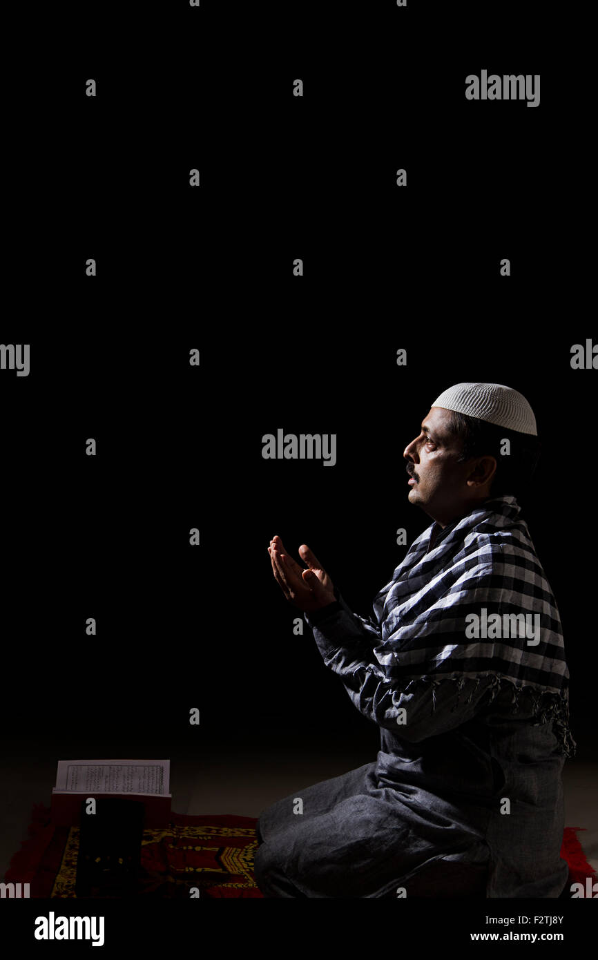 Indian holy men pray hi-res stock photography and images - Alamy