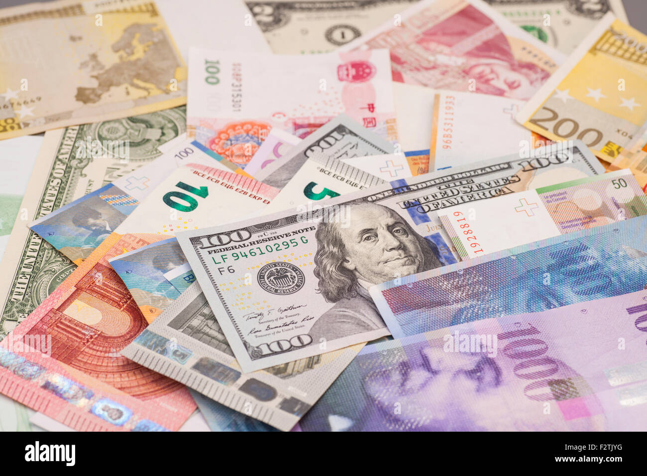 China chinese 1000 yuan banknote hi-res stock photography and images ...