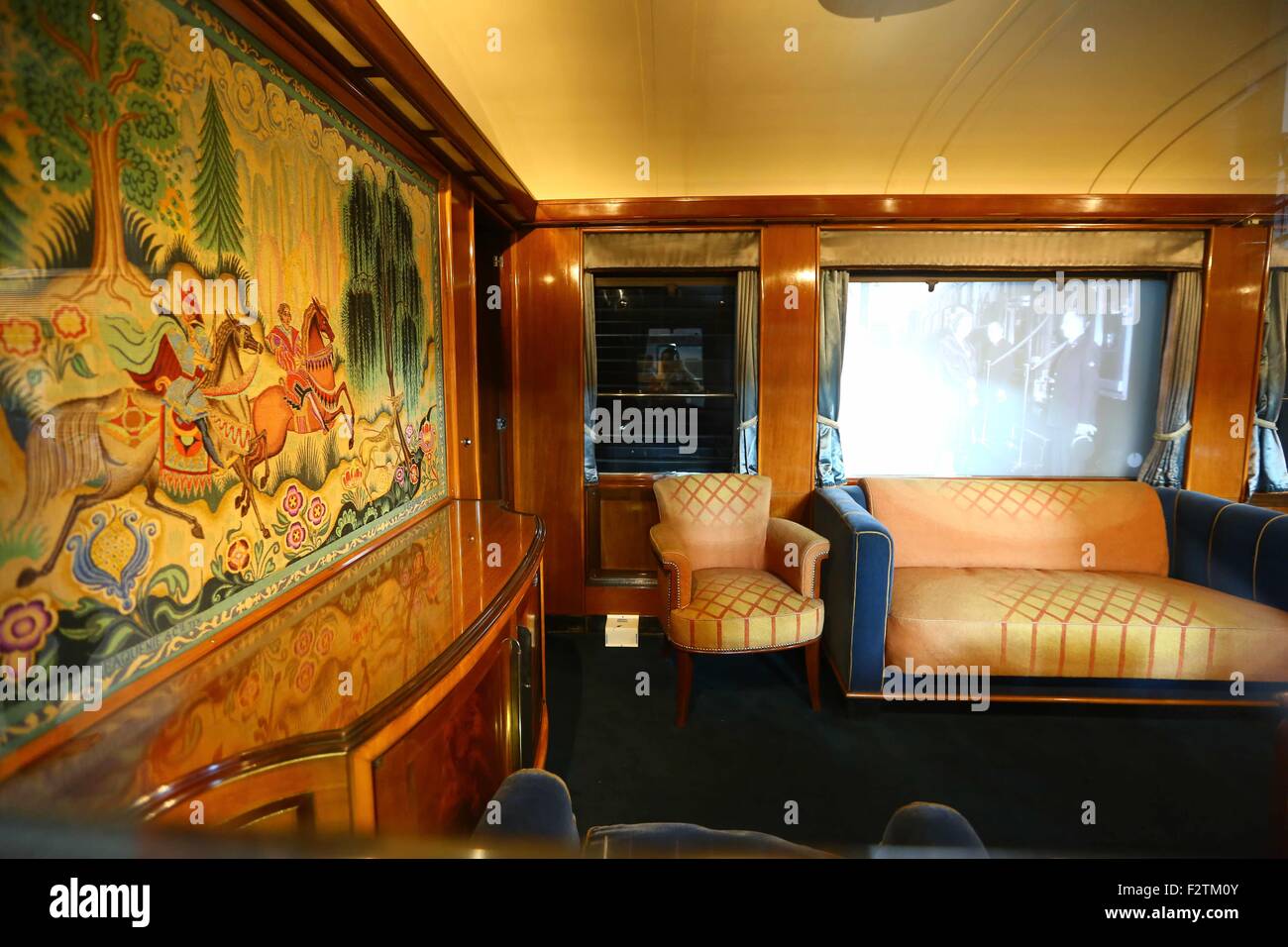 News royal train hi-res stock photography and images - Alamy