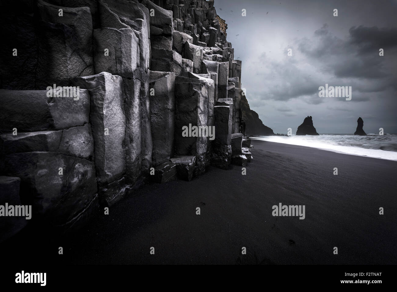 Black basalt sand hi-res stock photography and images - Alamy