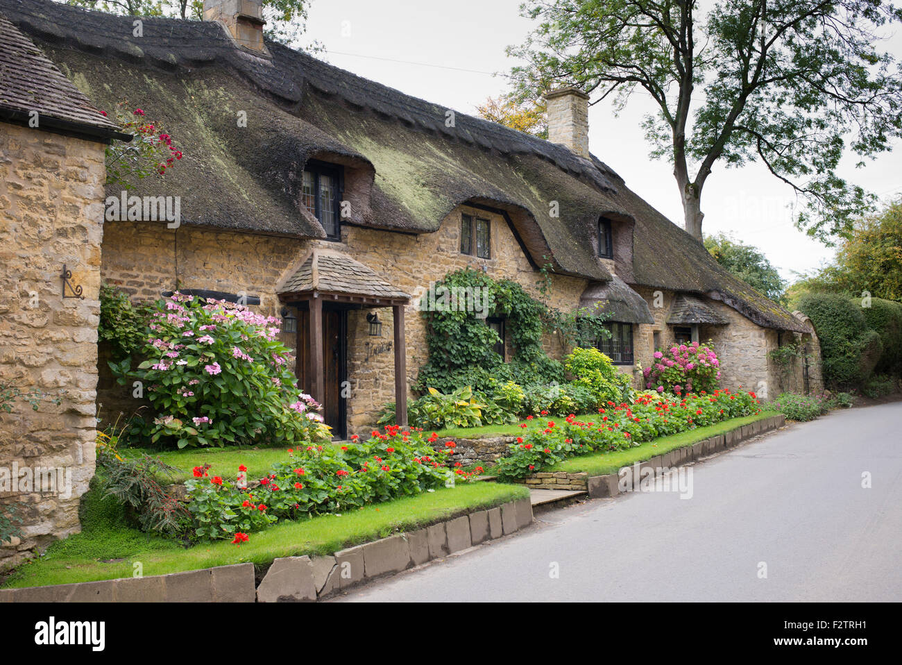 Thatched cotswold cottages, Broad Campden, Gloucestershire, Cotswolds ...