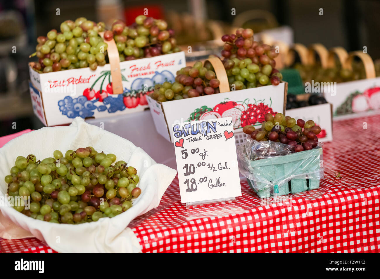 Locally grown table grapes on display at the Farmers Market along Main ...