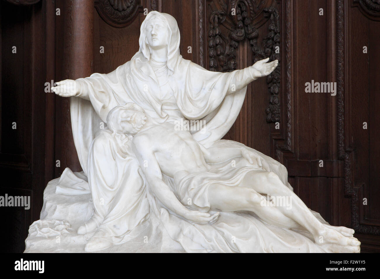 Statue mary jesus christ dead hi-res stock photography and images - Alamy