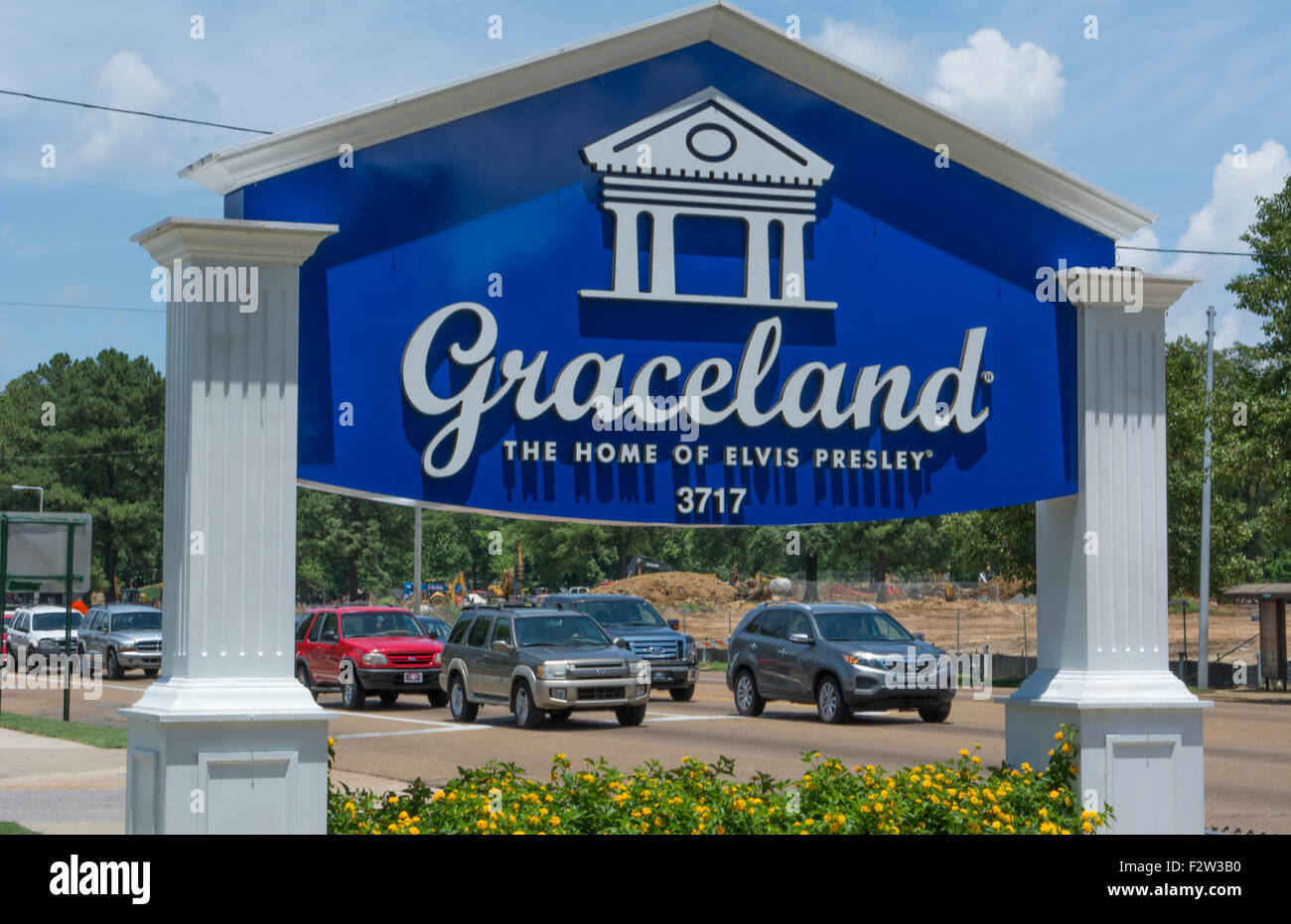 Memphis Tennessee sign for Graceland at Elvis Presley Blvd Stock Photo ...