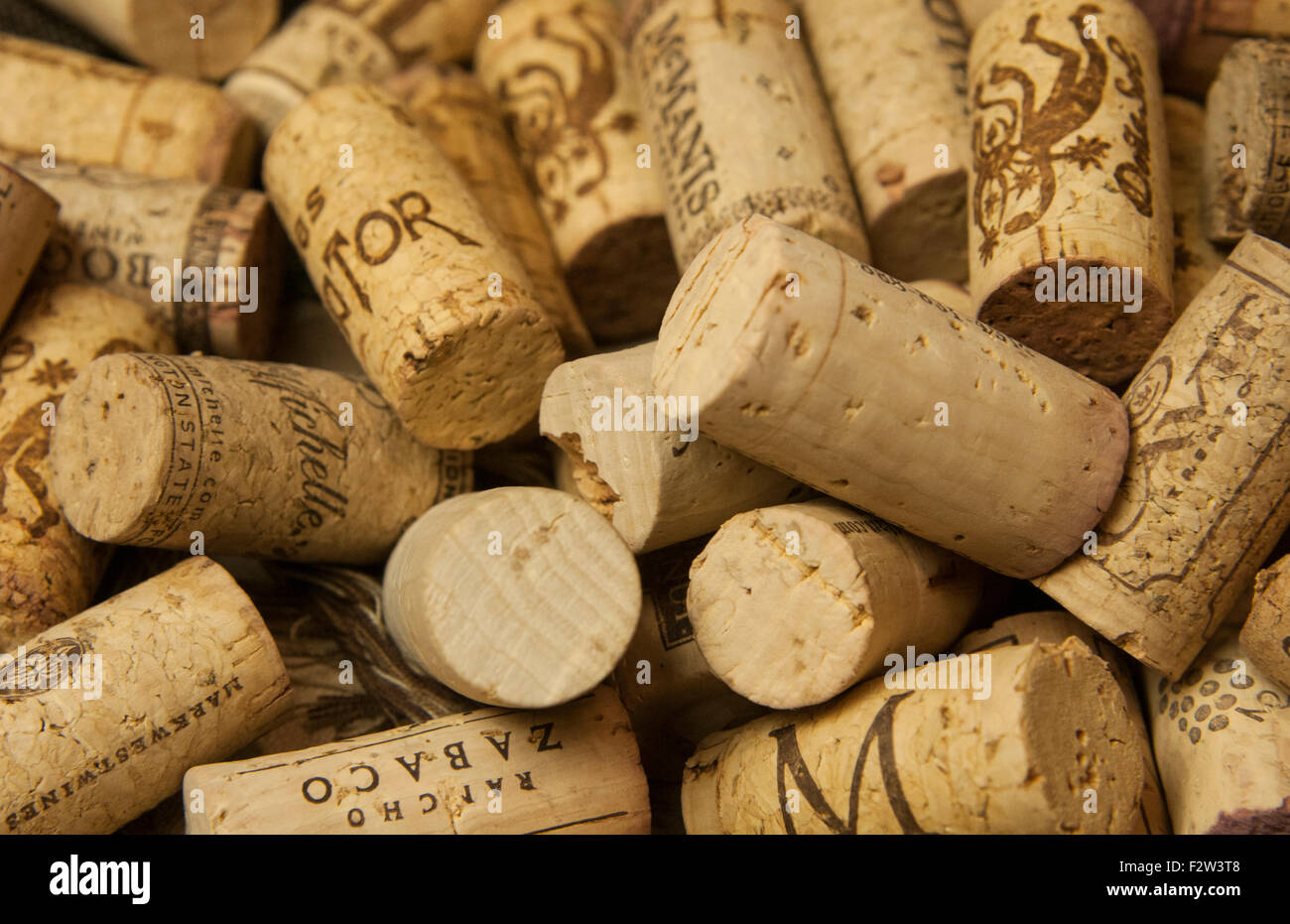 Close Up abstract of a pile of wine cork collection Stock Photo - Alamy