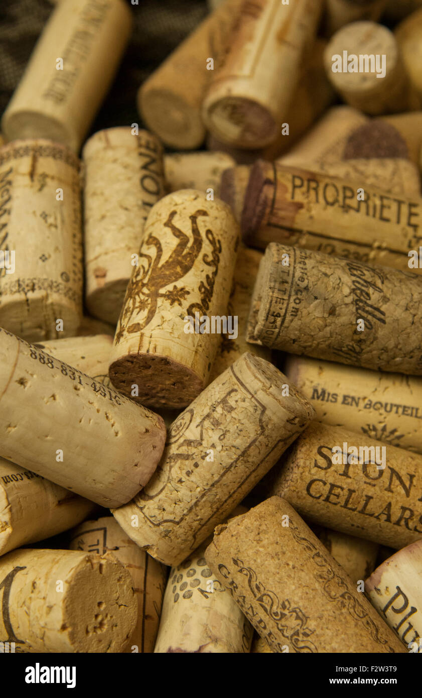 Close Up abstract of a pile of wine cork collection Stock Photo - Alamy