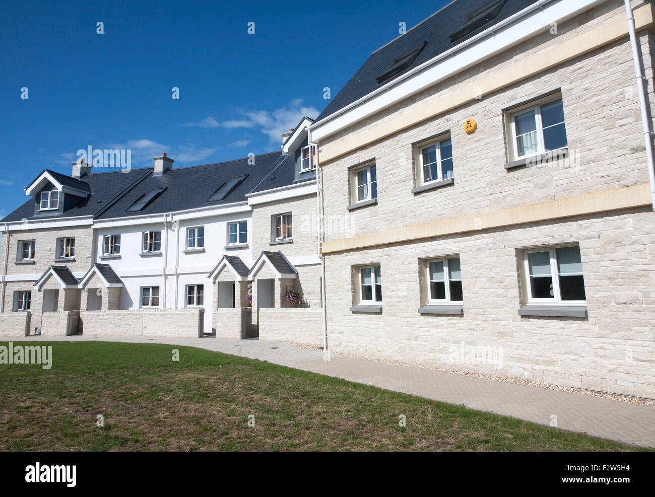 Portland stone buildings hi-res stock photography and images - Alamy