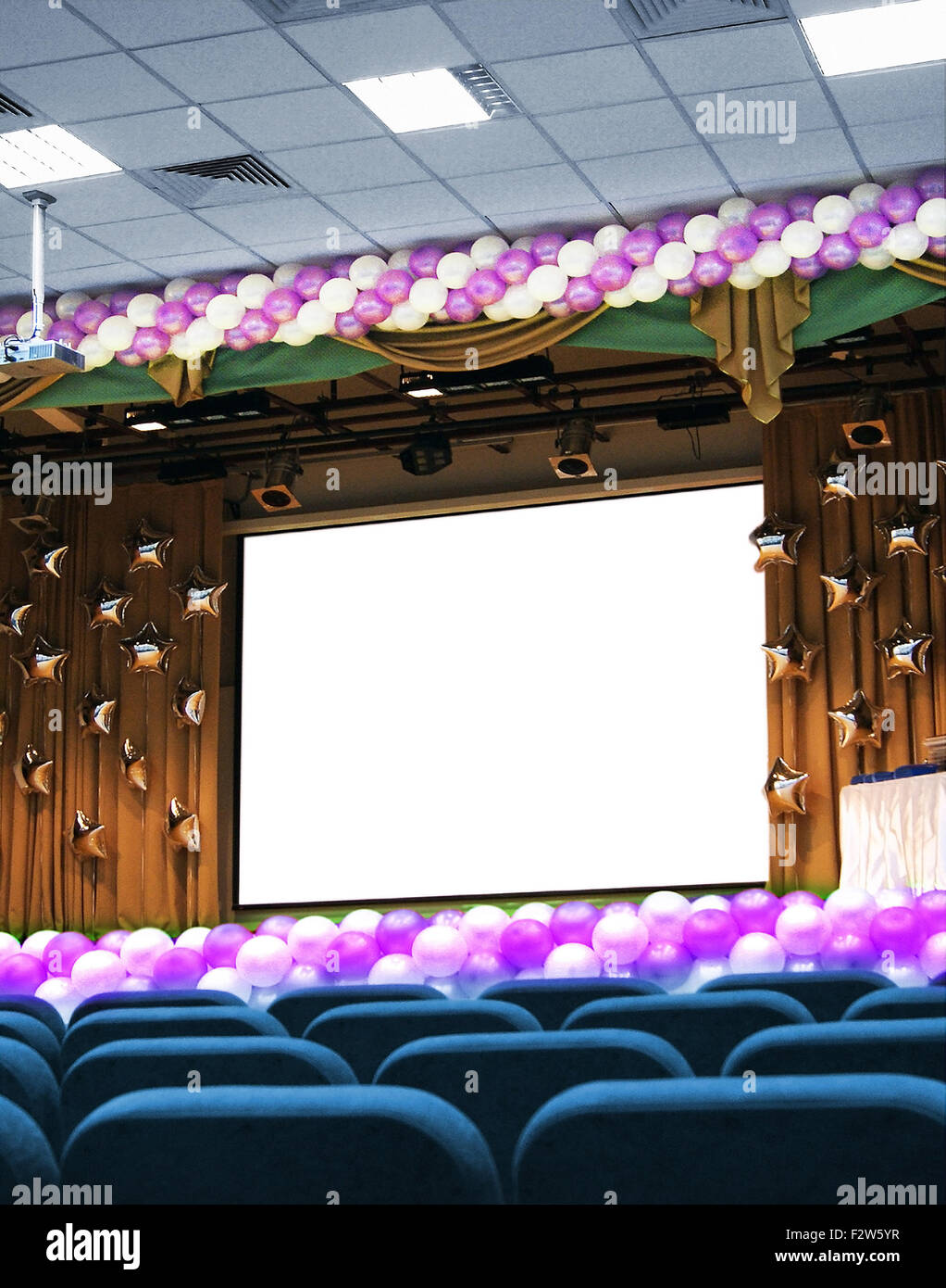 Audience in conference hall hi-res stock photography and images - Alamy