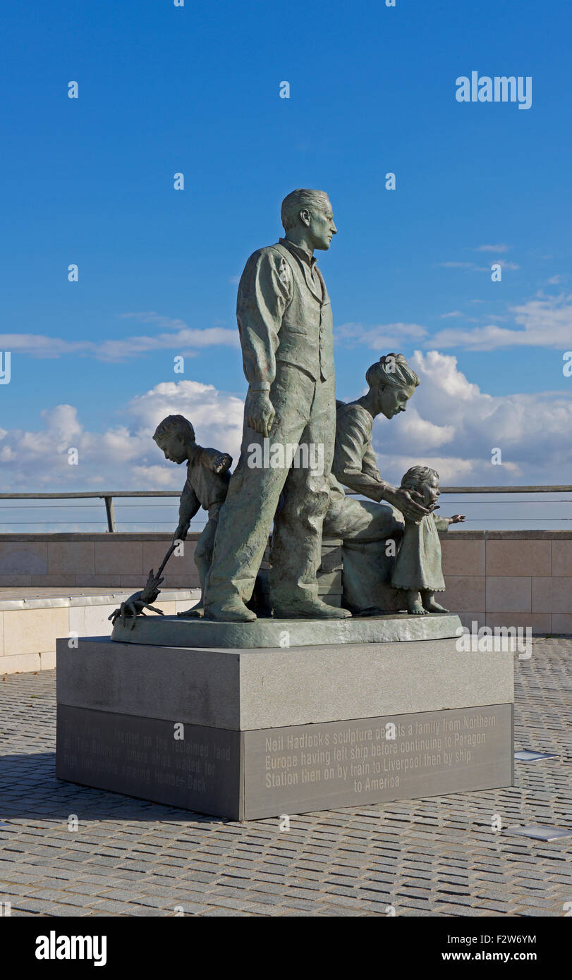 Statue - the Pioneers - on the quayside, Kingston upon Hull, East ...